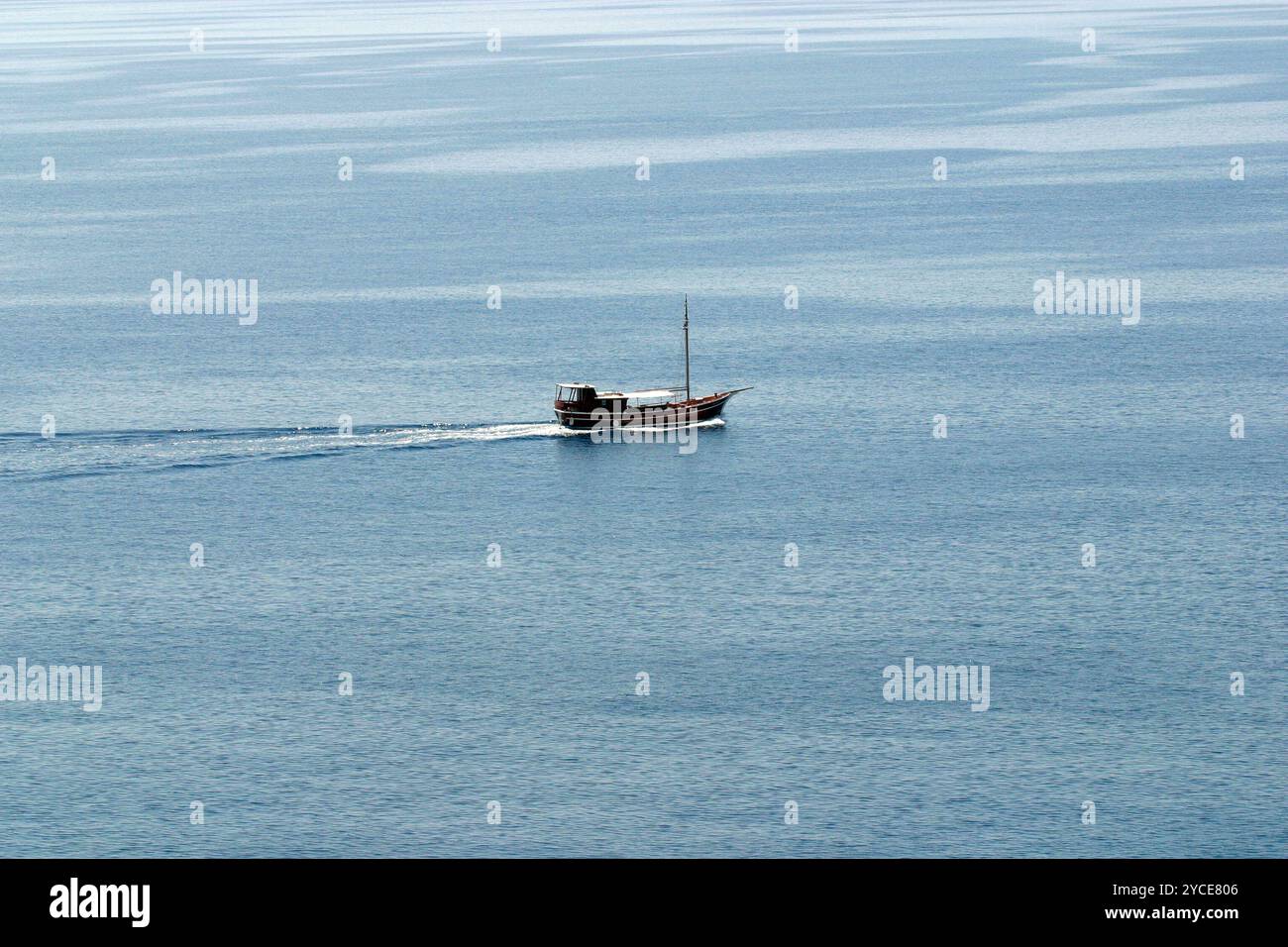 Old ship sail hi-res stock photography and images - Alamy