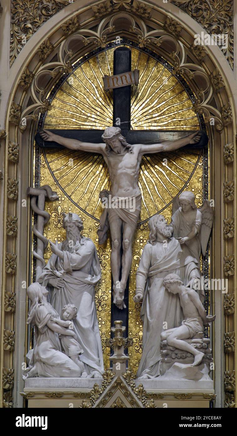 Altar of the Holy Cross in Zagreb Cathedral Stock Photo - Alamy