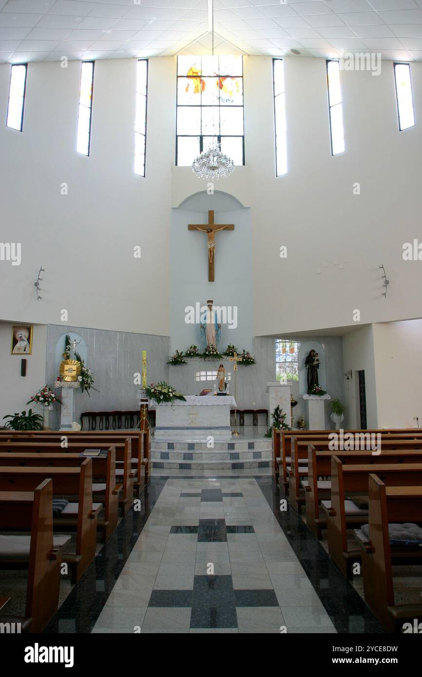 Modern church altar hi-res stock photography and images - Alamy