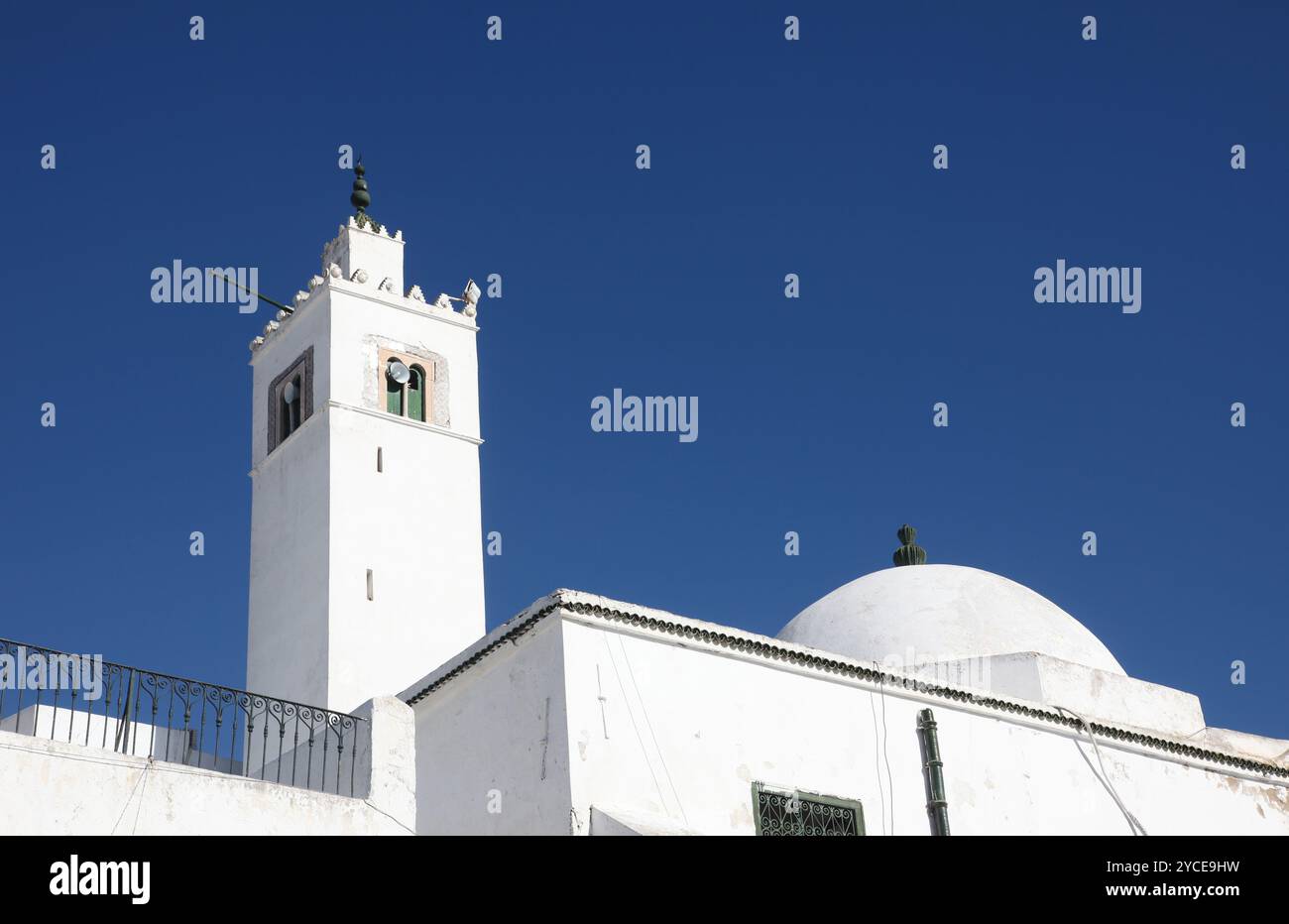 Tunisia-Sidi Bou Said, mosque Stock Photo - Alamy