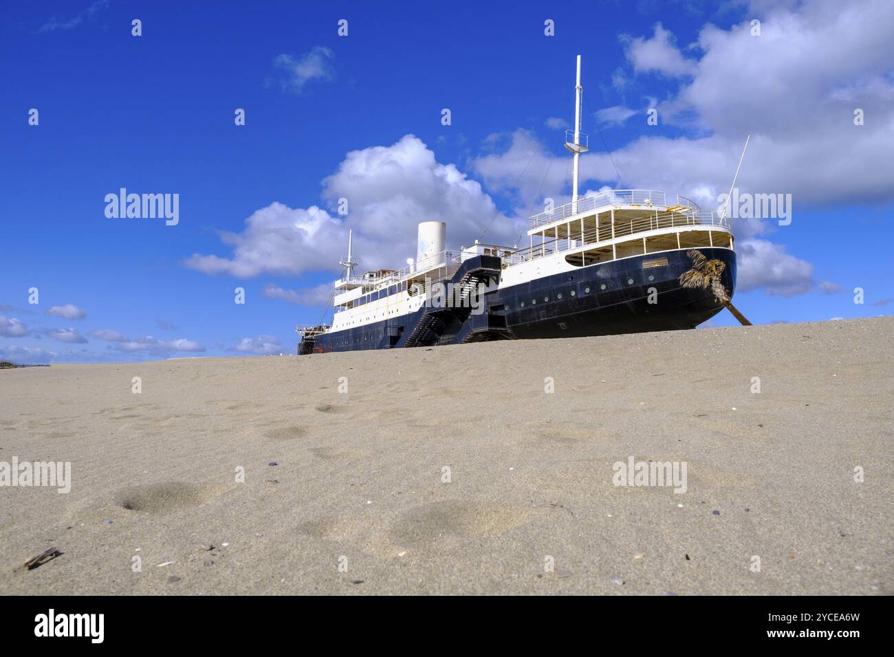 Ship on the beach, Le Lydia, museum, wreck, Barcares beach, Plage ...