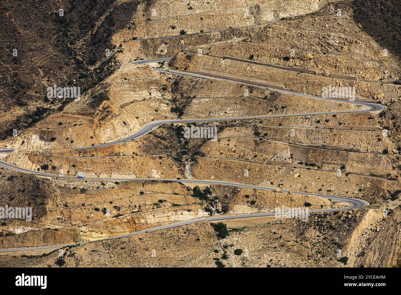 Winding roads on the new national road 47 lead through the Dhofar ...