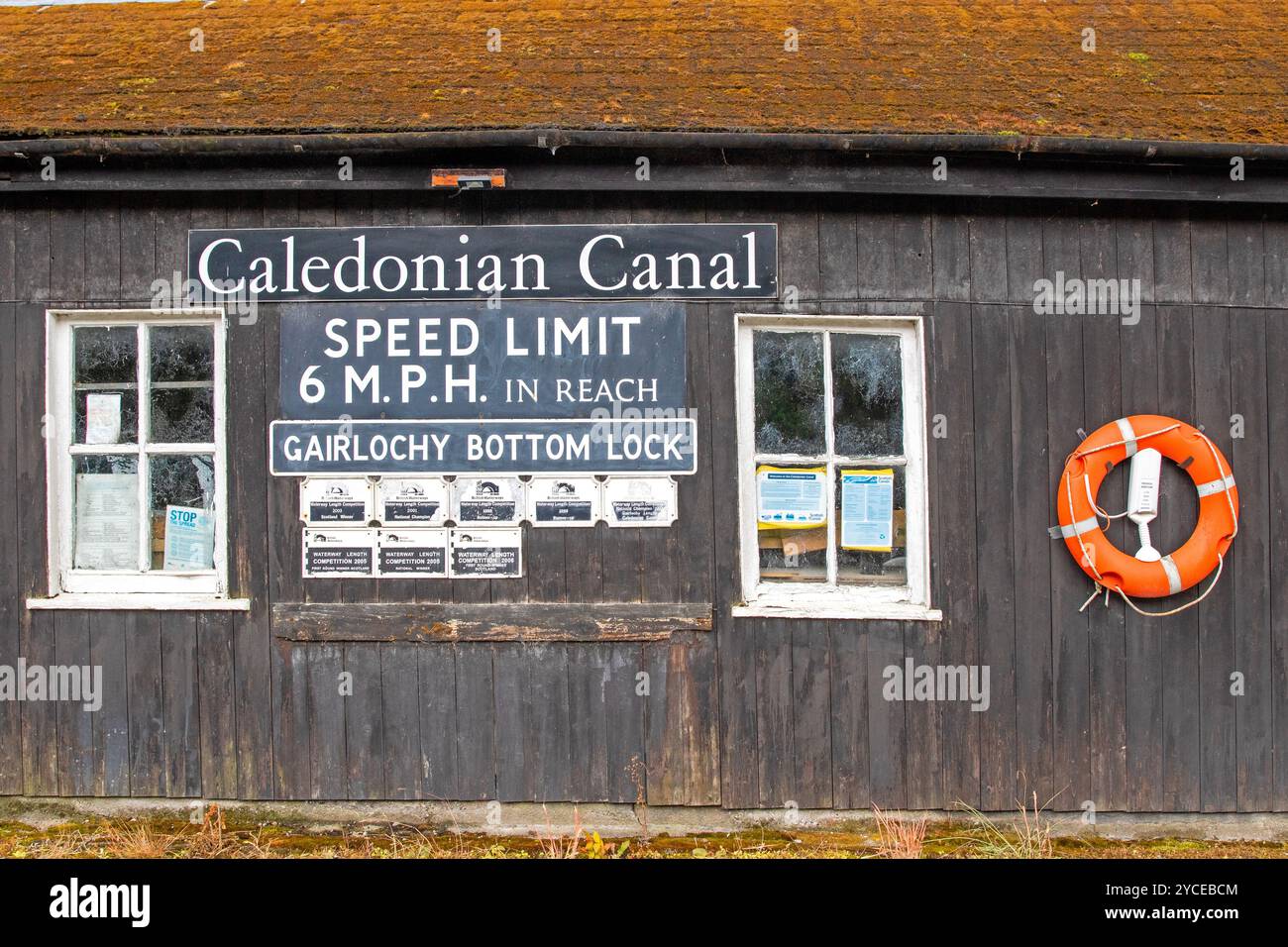 Building at Gairlochy Lock on the Caledonian Canal Stock Photo - Alamy