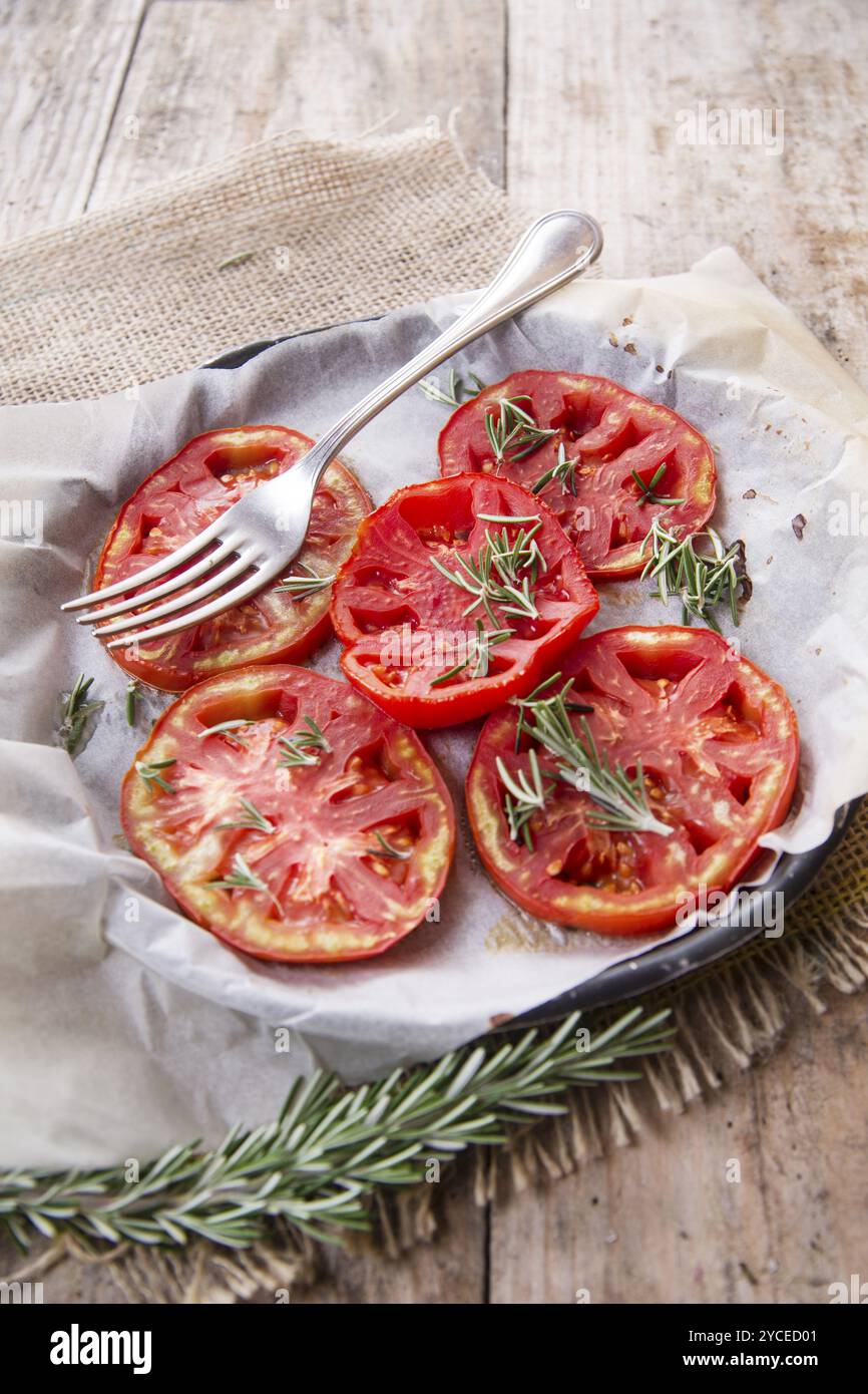 Presentation of a contour-based tomato slices baked Stock Photo - Alamy