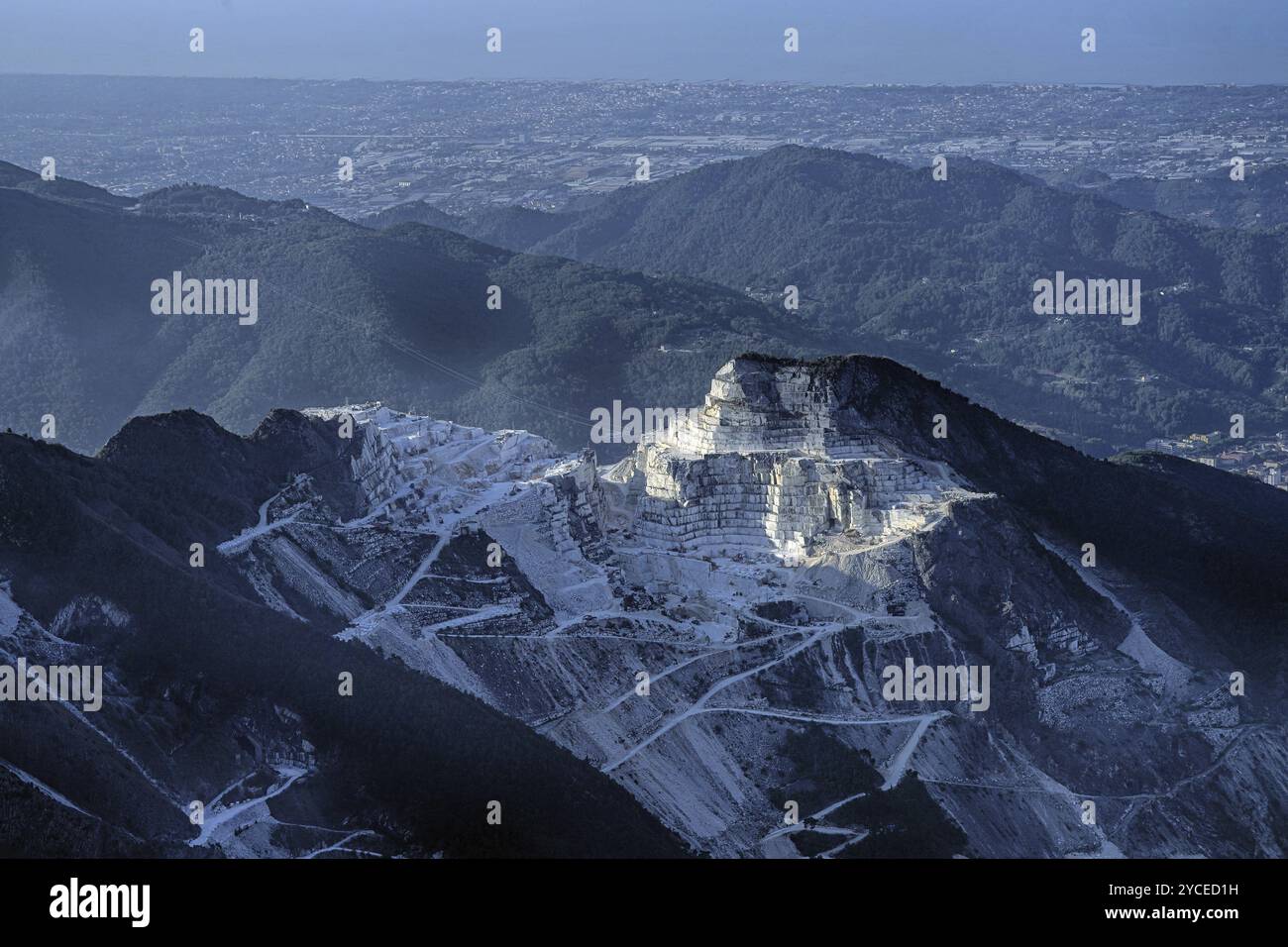 Natural stone, marble, Carrara marble, marble quarries, marble quarry ...