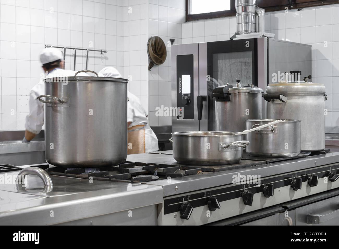 Canteen kitchens hi-res stock photography and images - Alamy