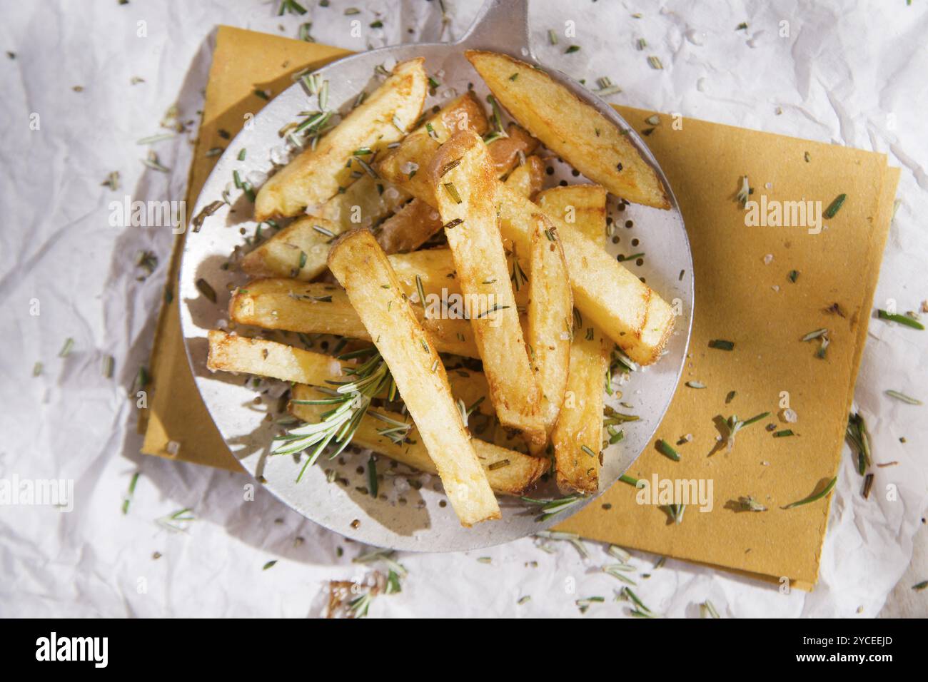 Presentation of a plate of homemade potato chips Stock Photo - Alamy