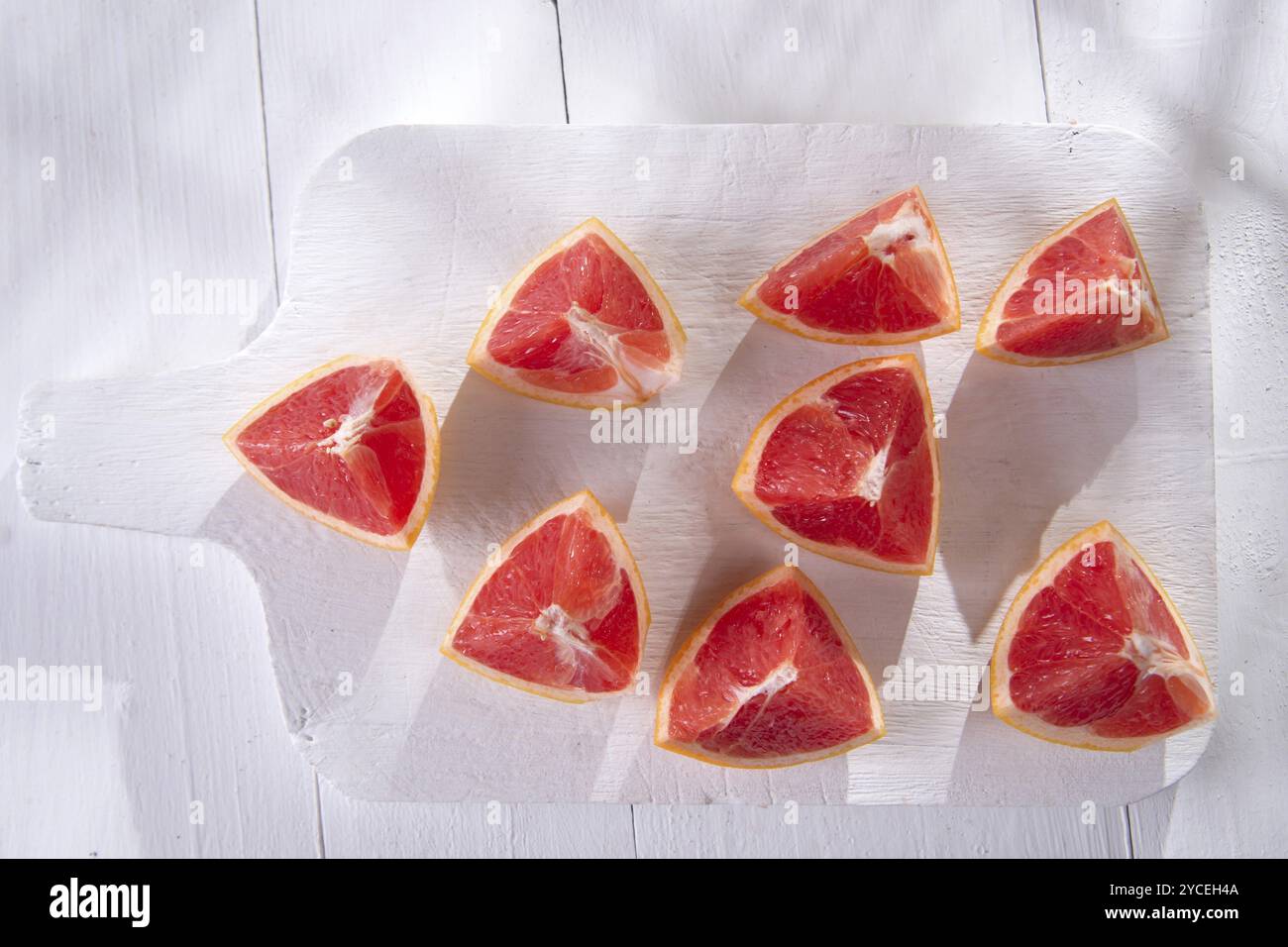 Presentation on cutting red grapefruit segments Stock Photo - Alamy