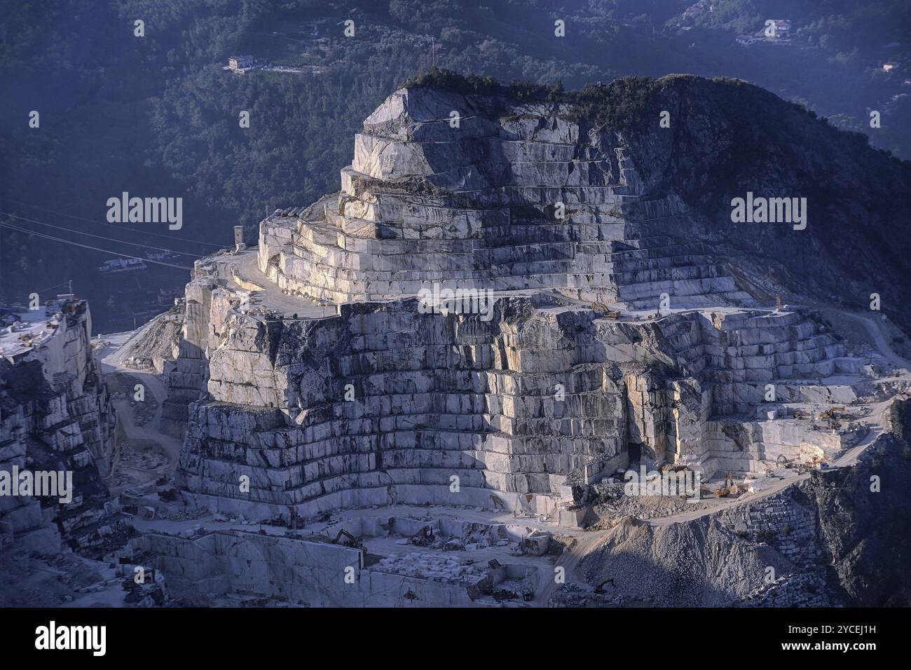 Natural stone, marble, Carrara marble, marble quarries, marble quarry ...