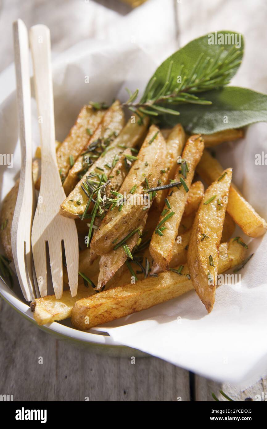 Presentation of a plate of homemade potato chips Stock Photo - Alamy