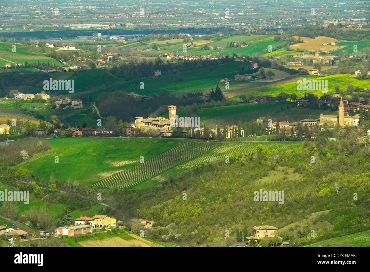 Landscapes and colors of the spring flowering of the Emilia-Romagna ...