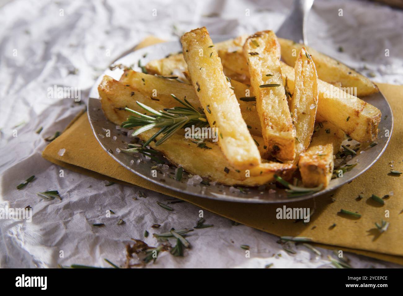 Presentation of a plate of homemade potato chips Stock Photo - Alamy