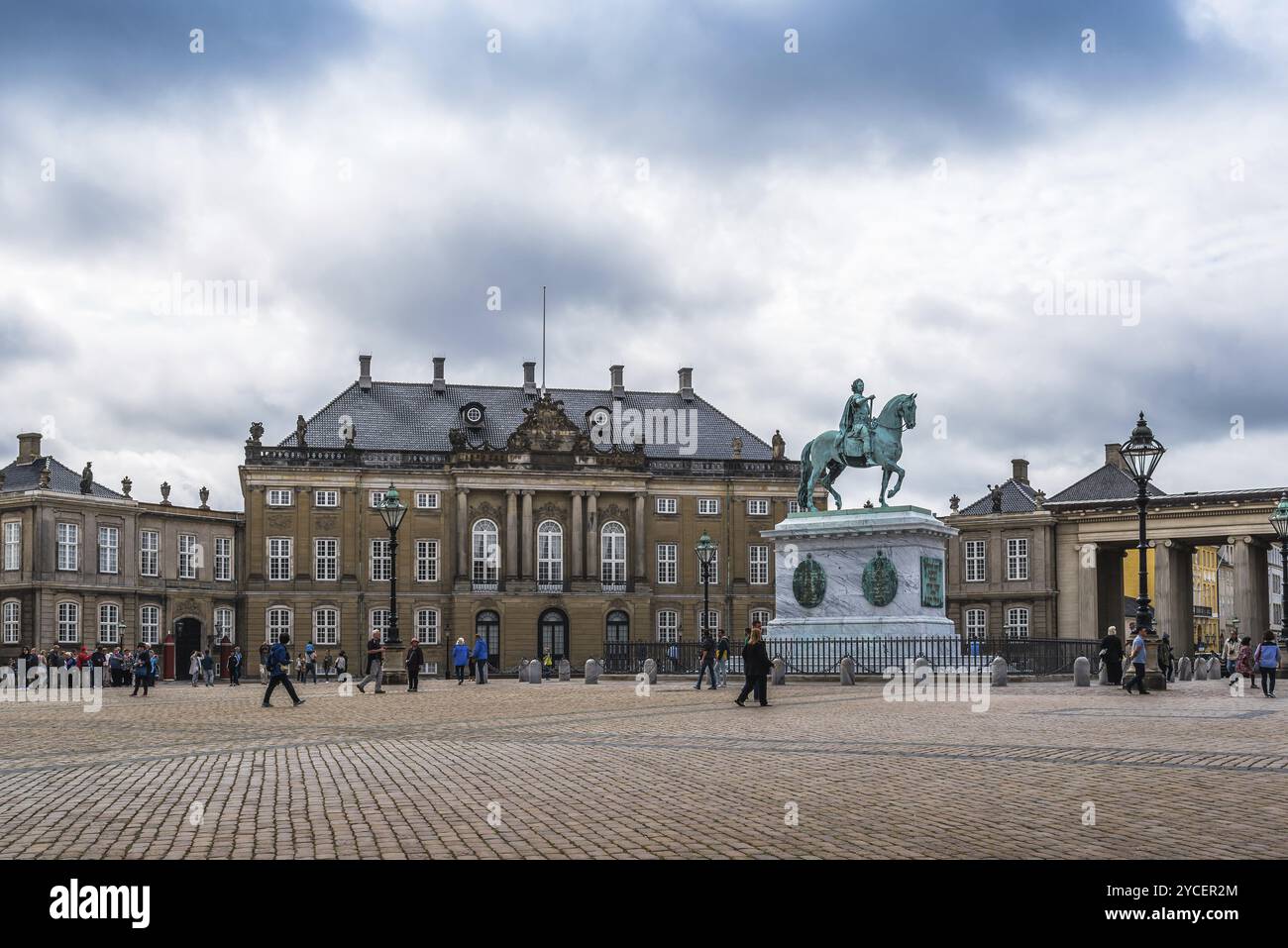 Four identical classical palace facades hi-res stock photography and ...