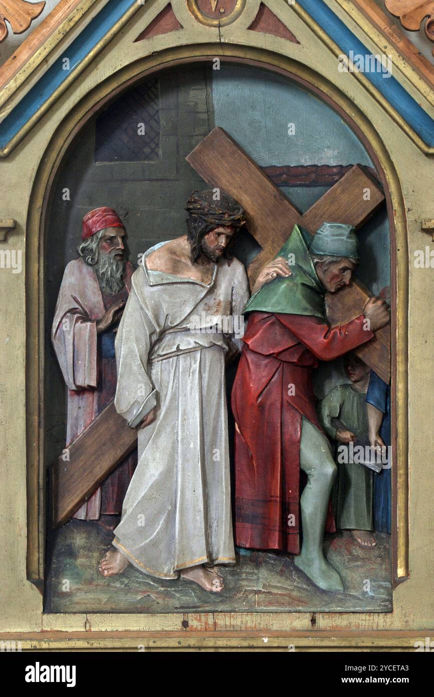 Simon of Cyrene carries the cross Stock Photo - Alamy