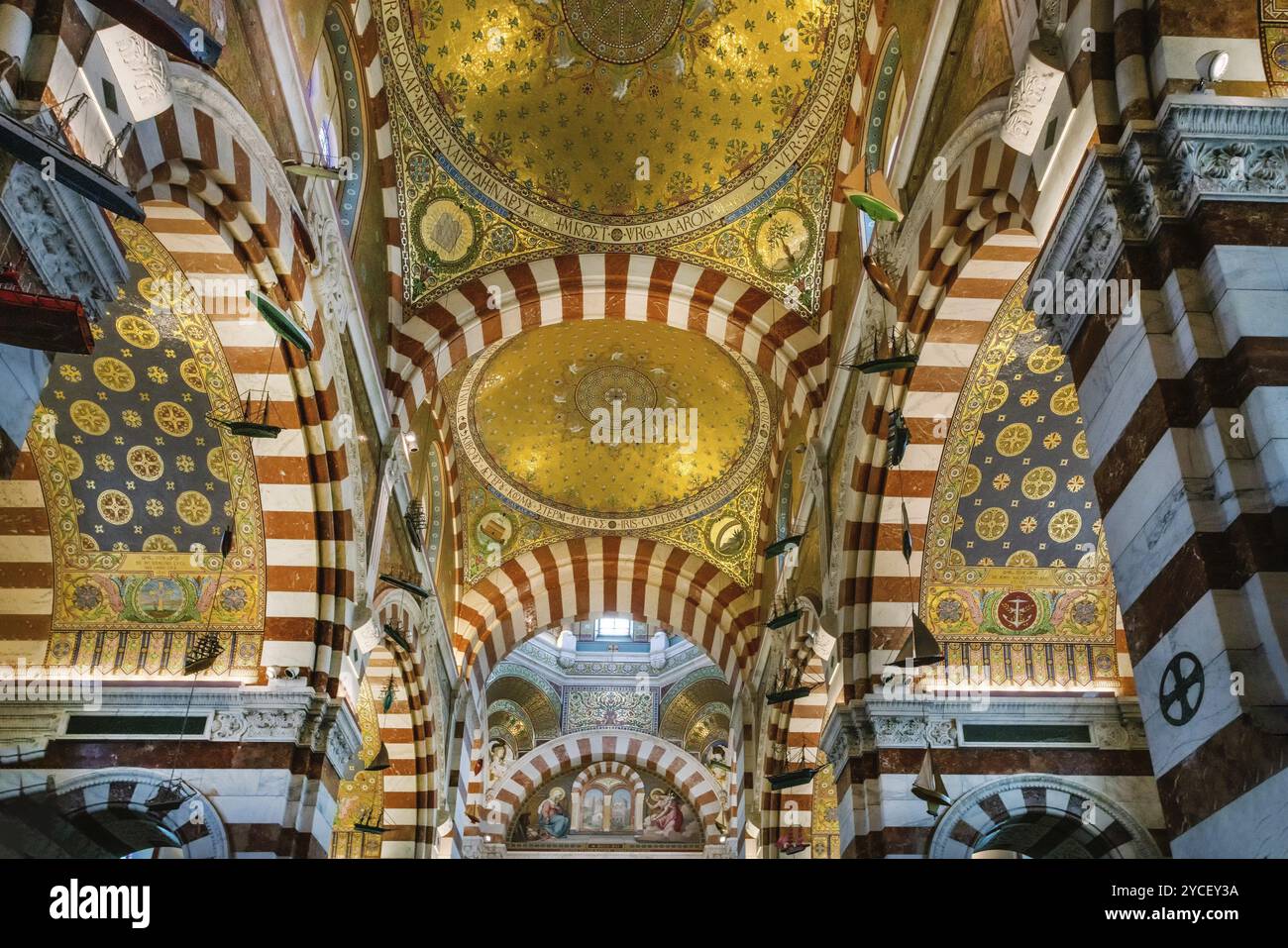 View inside the Basilica of Our Lady of the Guards and golden paintings ...