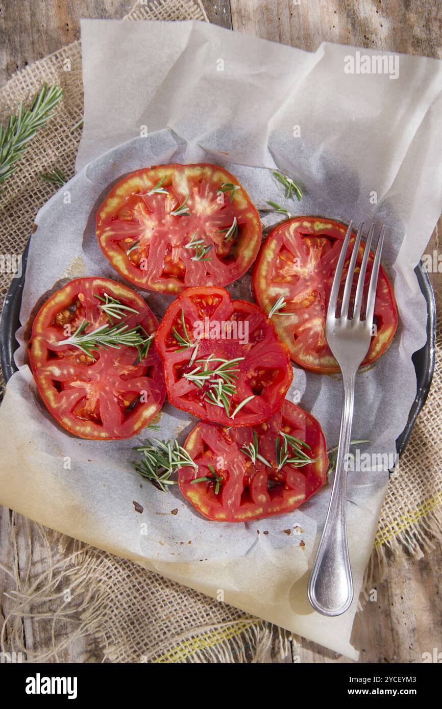 Presentation of a contour-based tomato slices baked Stock Photo - Alamy