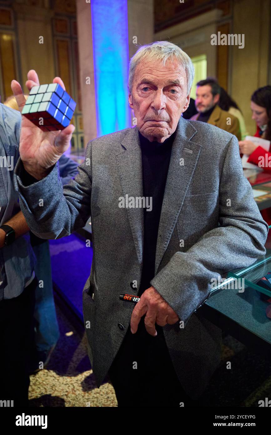 Rubik cube inventor hi-res stock photography and images - Alamy