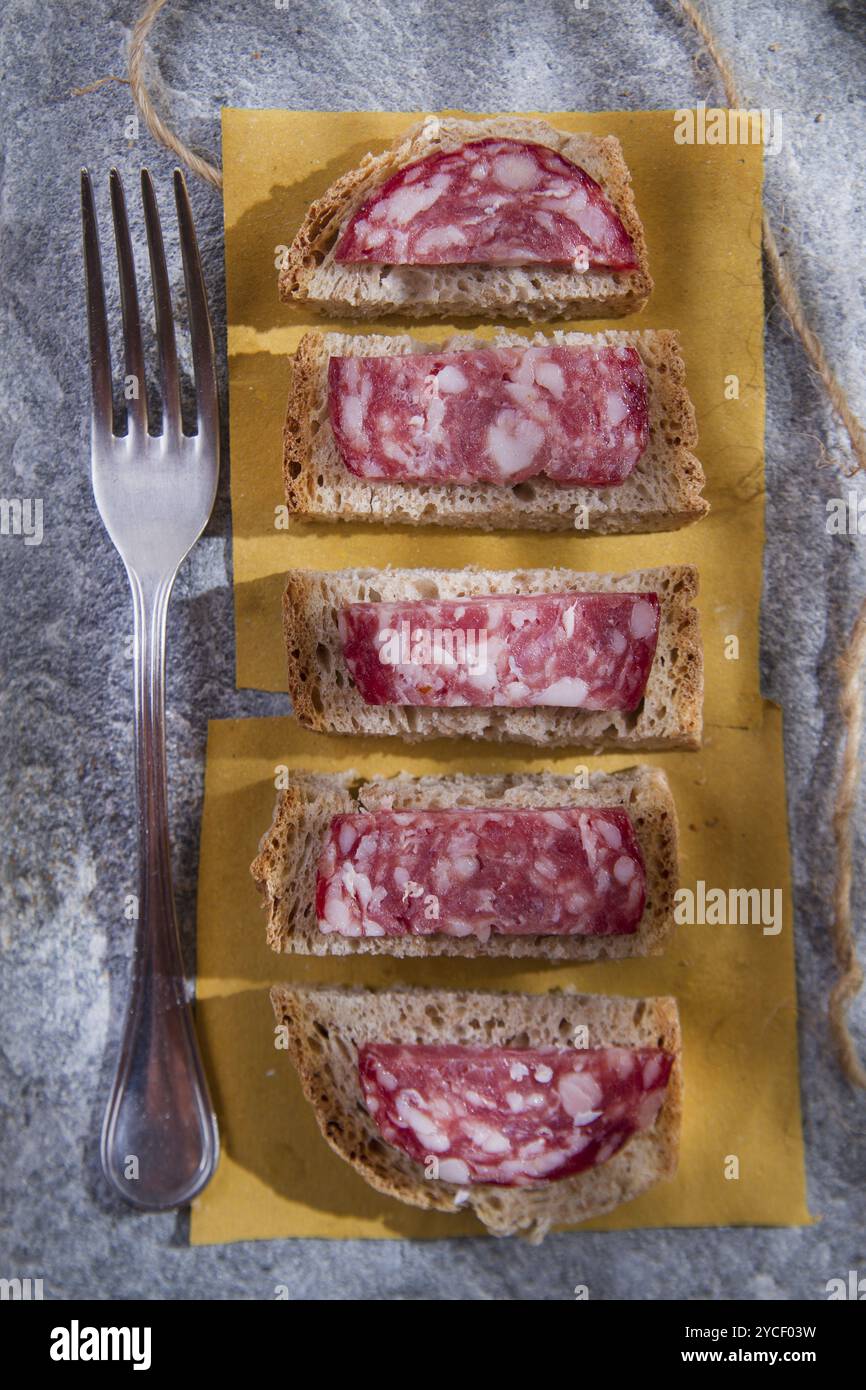 Presentation of a snack of bread and salami Stock Photo - Alamy