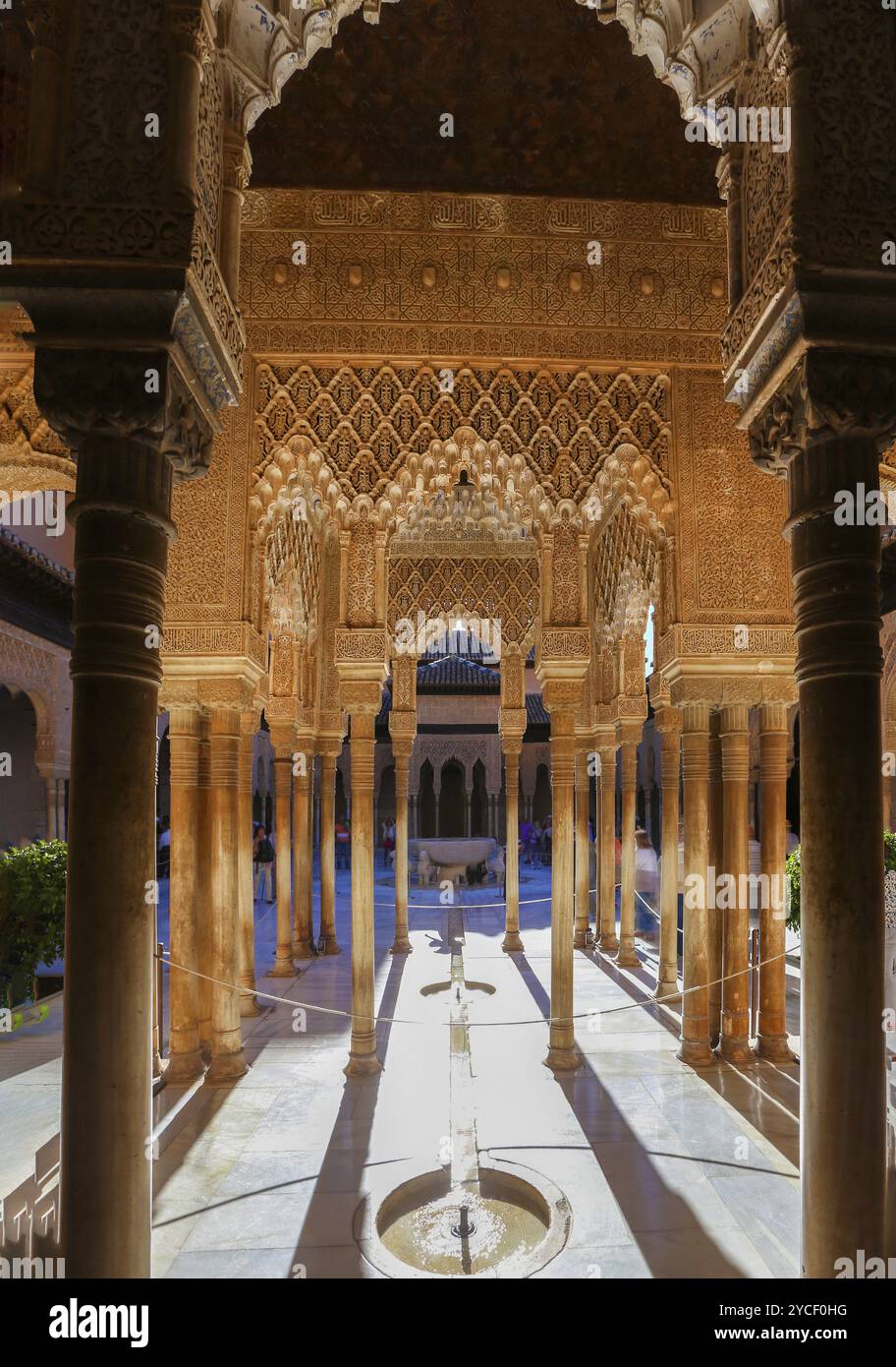 Palace of Lions with an idyllic tile Ceramic tiles, stone and wood ...