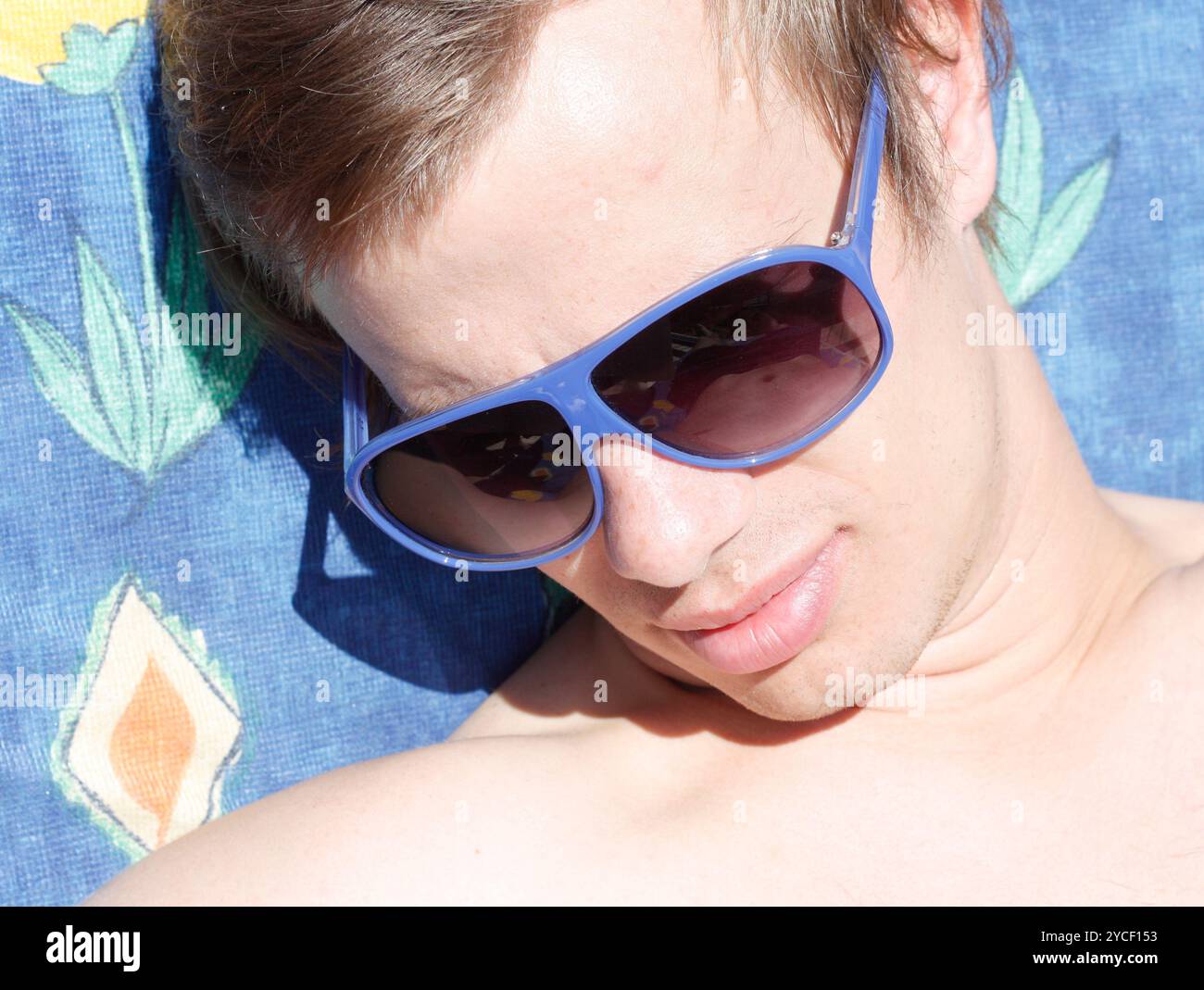 Teenager sunbathing hi-res stock photography and images - Alamy