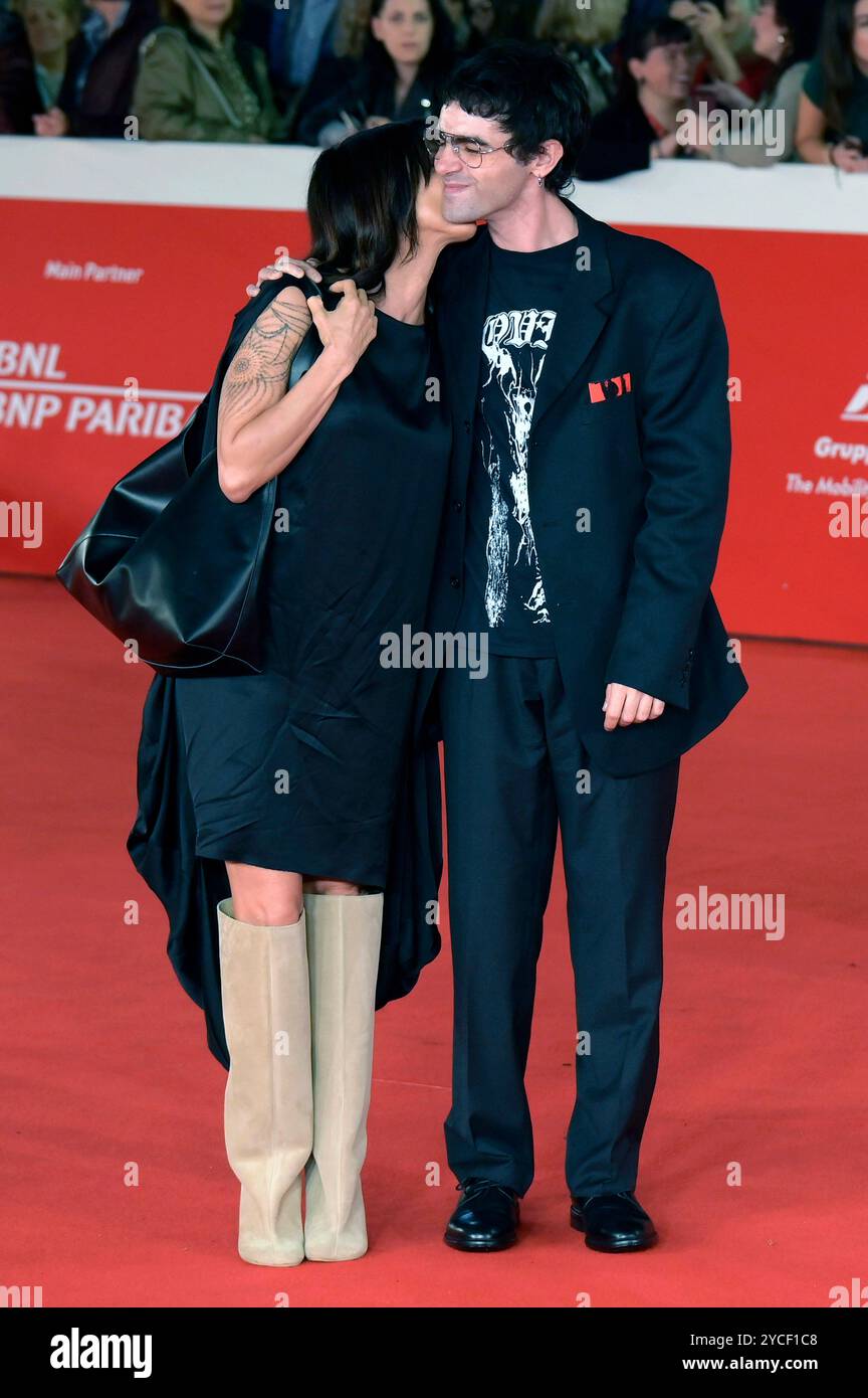 Asia Argento und Simone Bozzelli bei der Premiere des Kinofilms ...