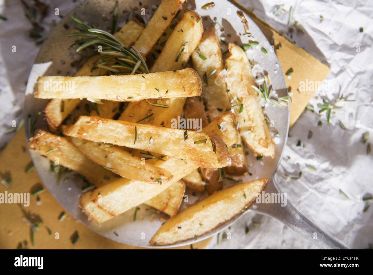 Presentation of a plate of homemade potato chips Stock Photo - Alamy