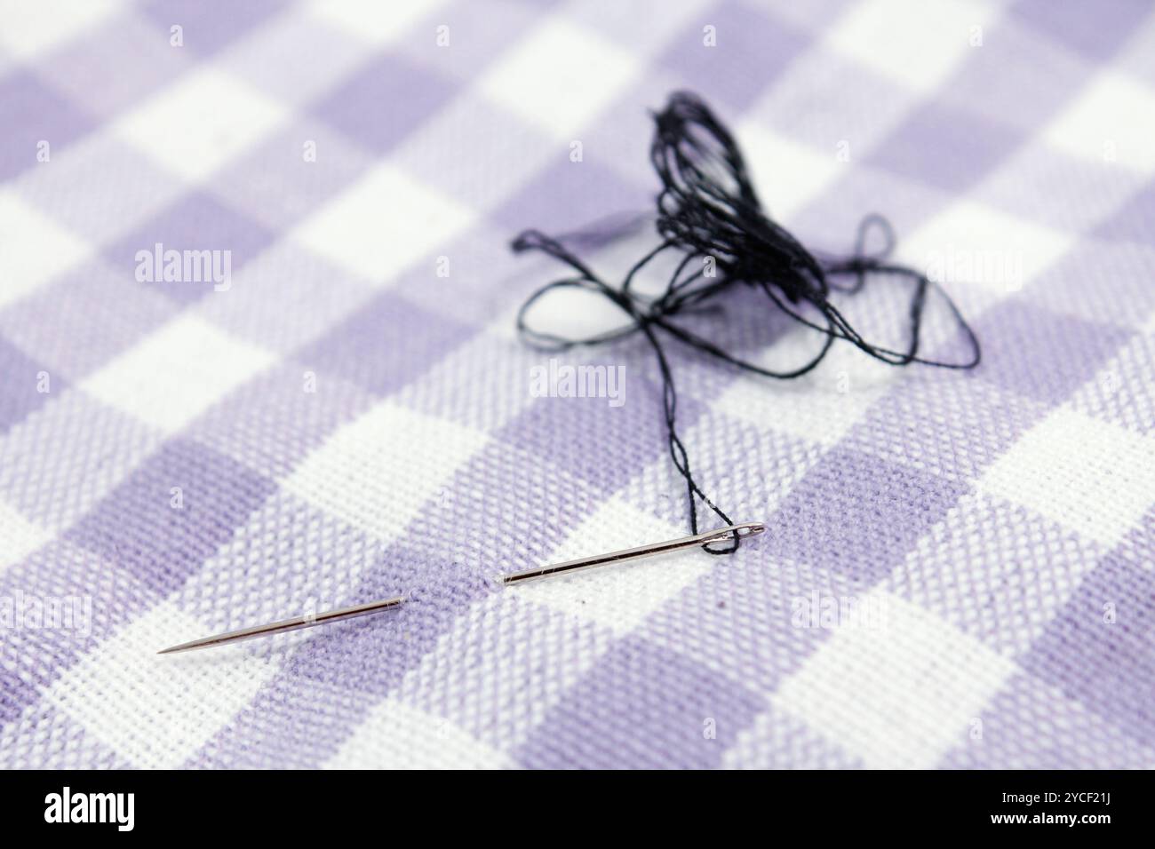 Needle and thread Stock Photo - Alamy