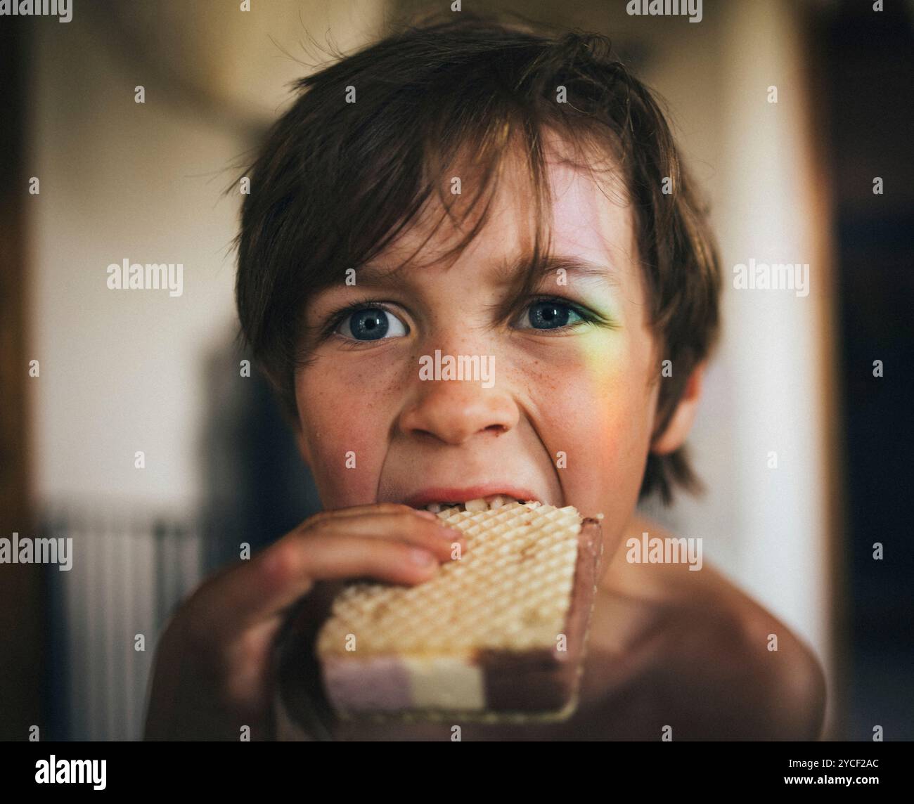 Head shoulders photo boy hi-res stock photography and images - Alamy