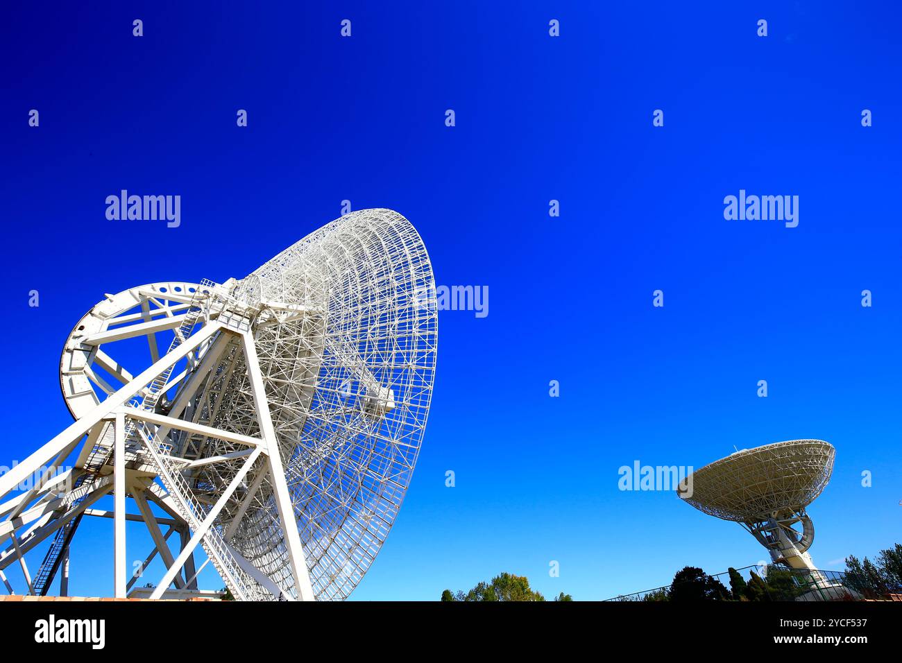 The observatory radio telescope Stock Photo - Alamy