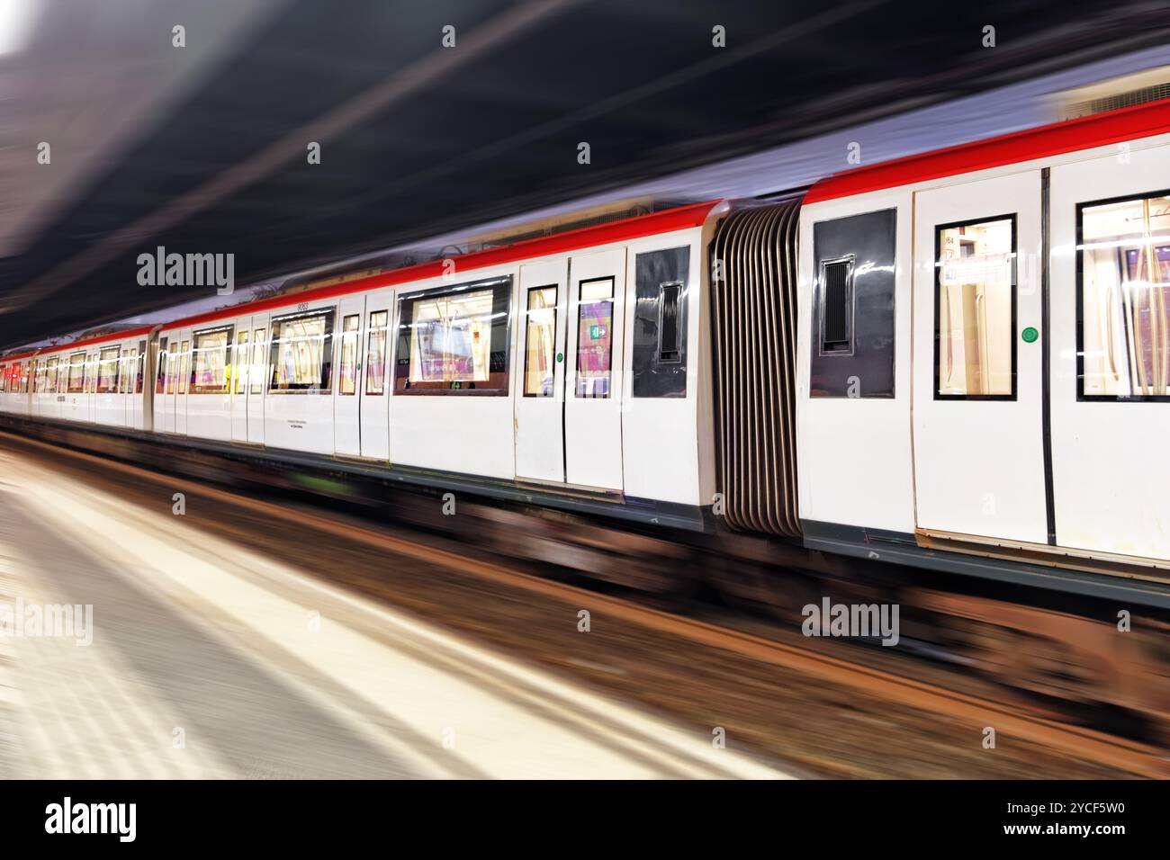 Moving train, motion blurred, Barcelona Underground.Catalunia. Spain ...