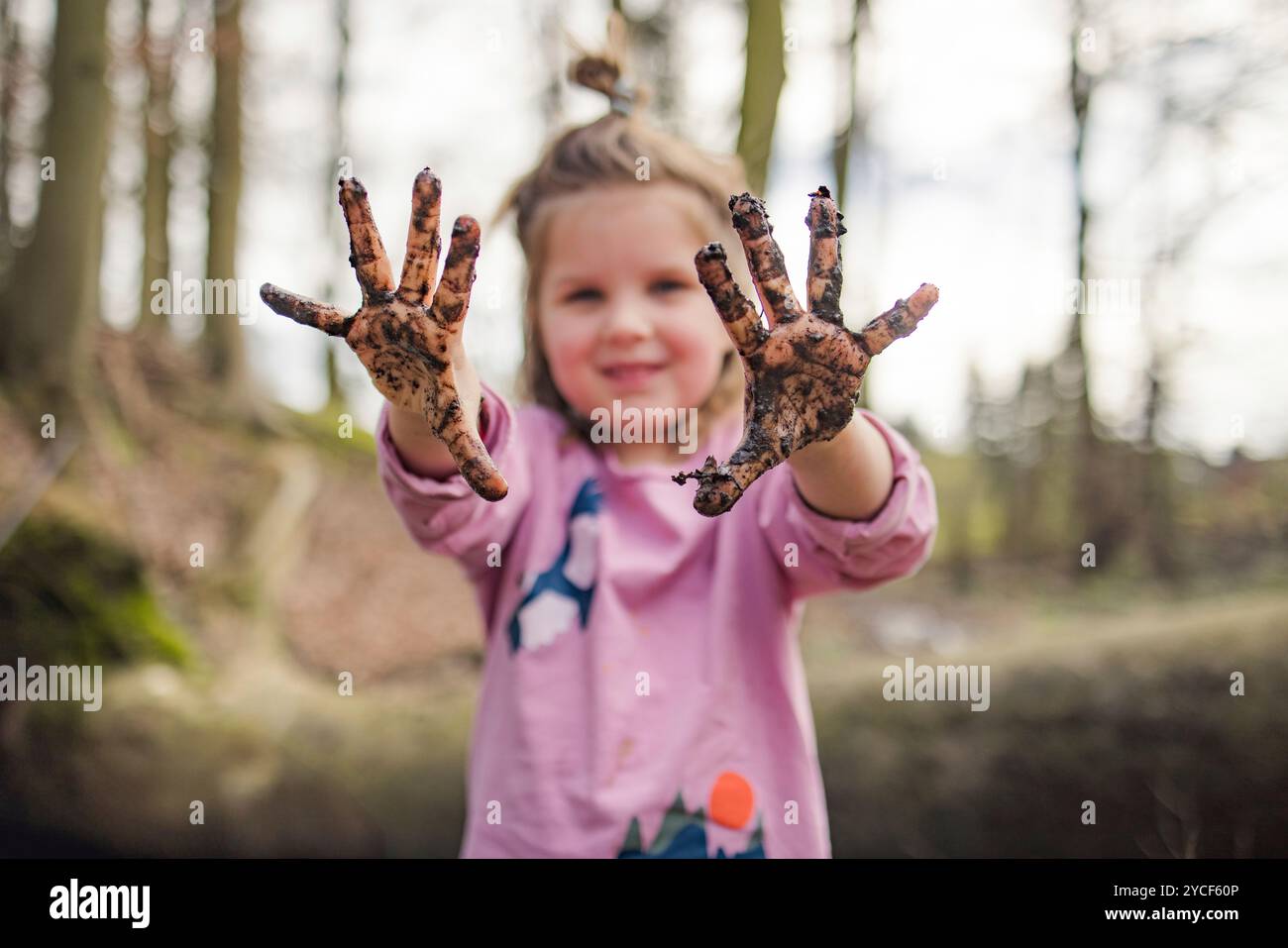 Hands dirty hi-res stock photography and images - Alamy