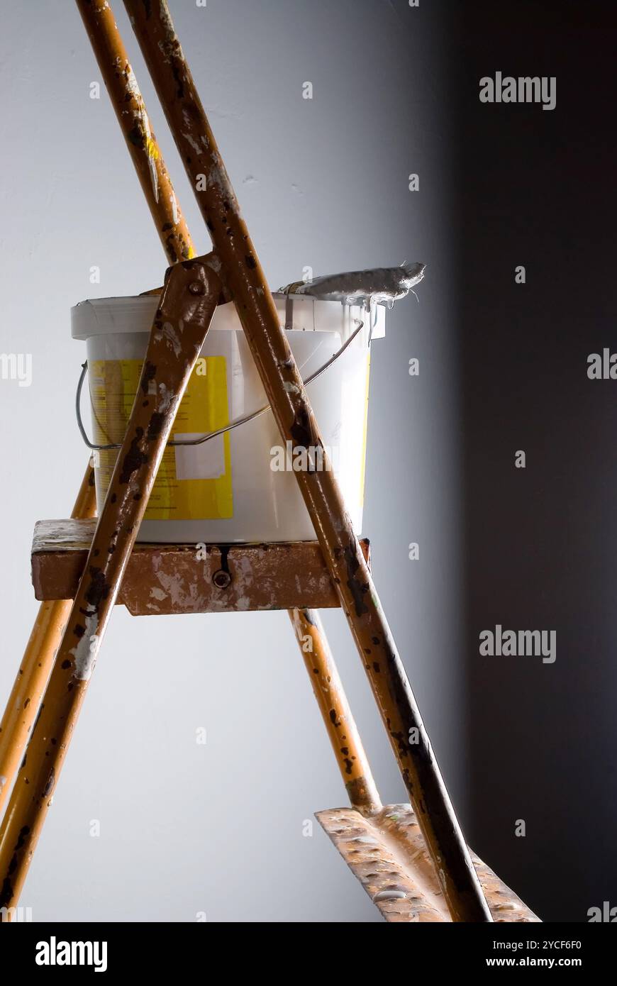 Paint bucket and ladder hi-res stock photography and images - Alamy