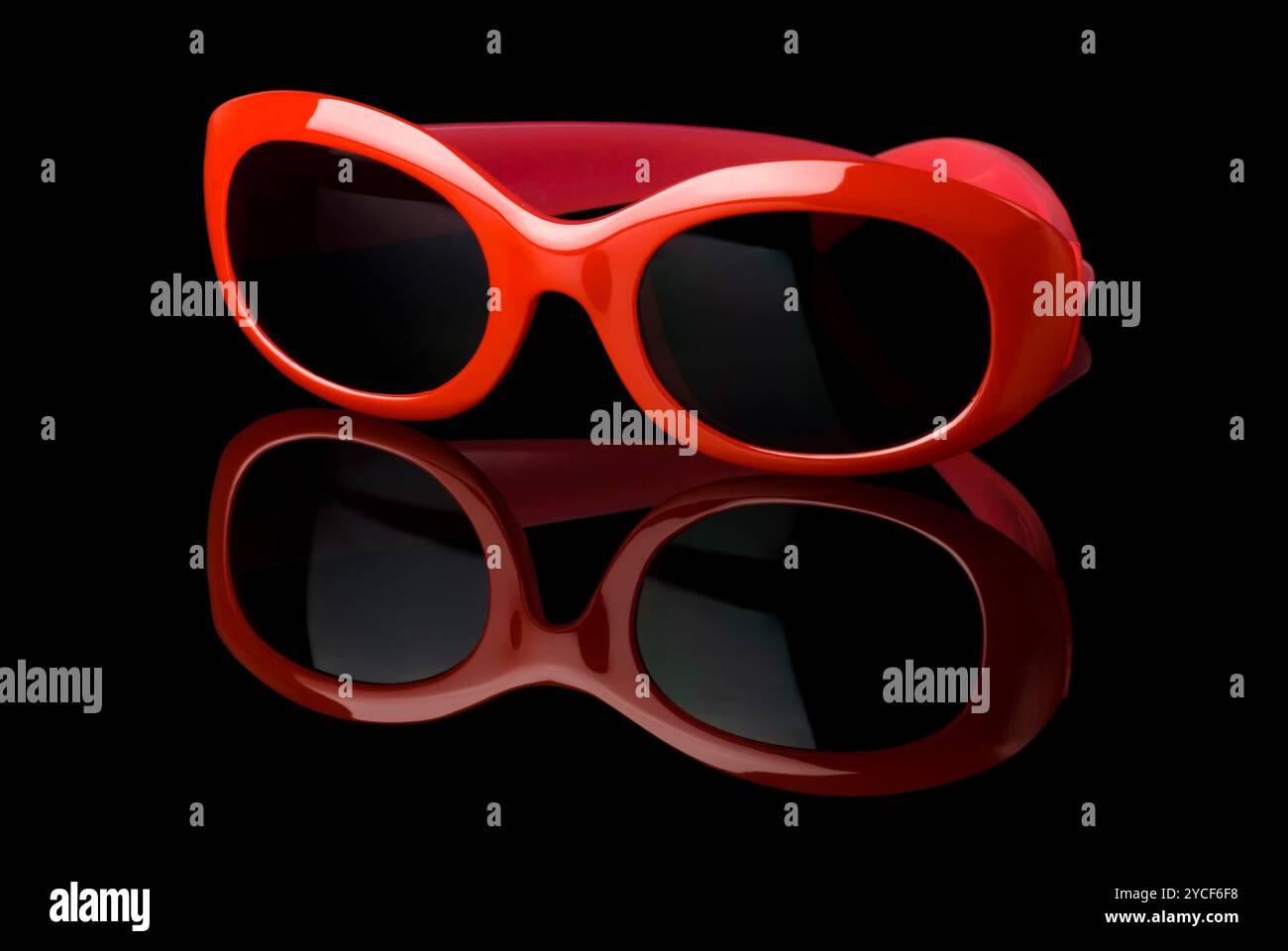 Red sunglasses black lens hi-res stock photography and images - Alamy