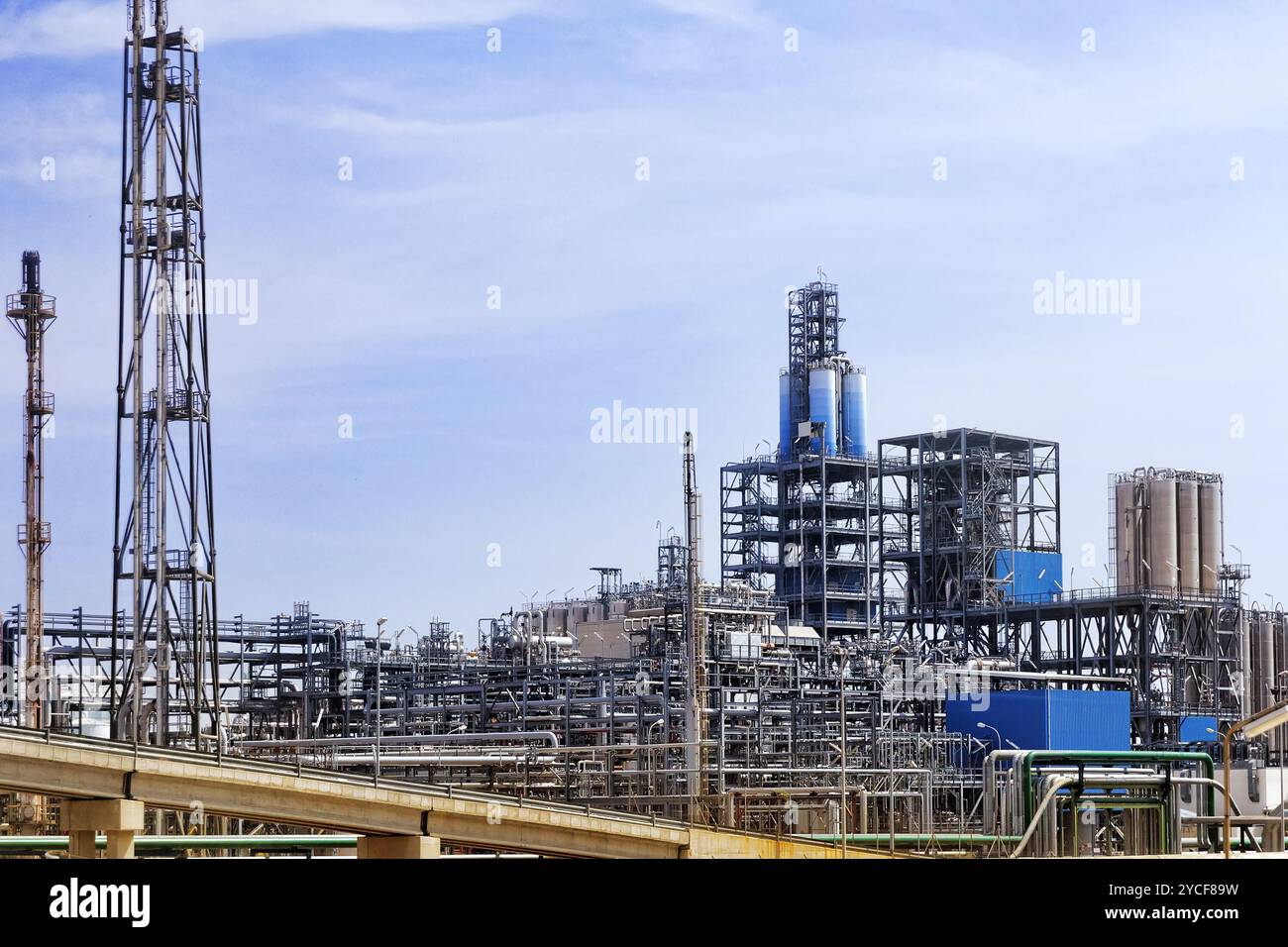 Big oil Refinery factory Stock Photo - Alamy
