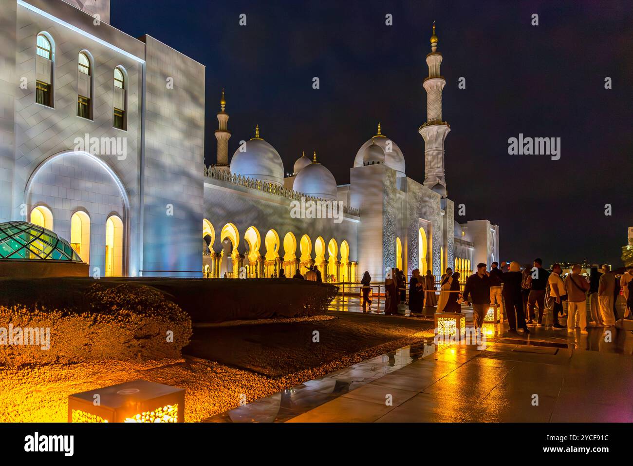 Visitors in the entrance area, Sheikh Zayed Mosque in the evening ...