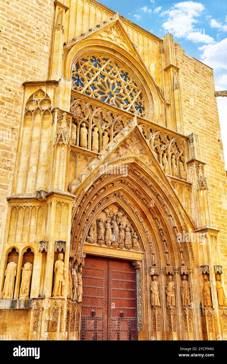 Square of Saint Mary's and Valencia Cathedral Temple in old town.Spain ...
