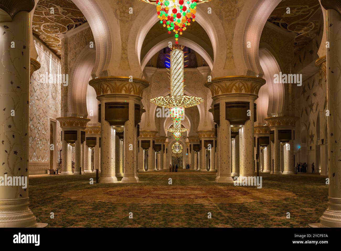 Sheikh zayed mosque carpet hi-res stock photography and images - Alamy