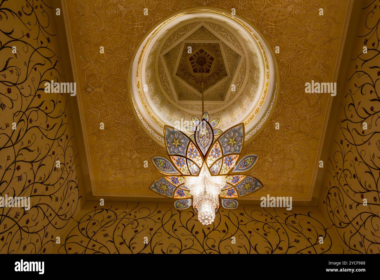 Crystal chandelier, evening lighting, Sheikh Zayed Mosque, Grand Mosque ...