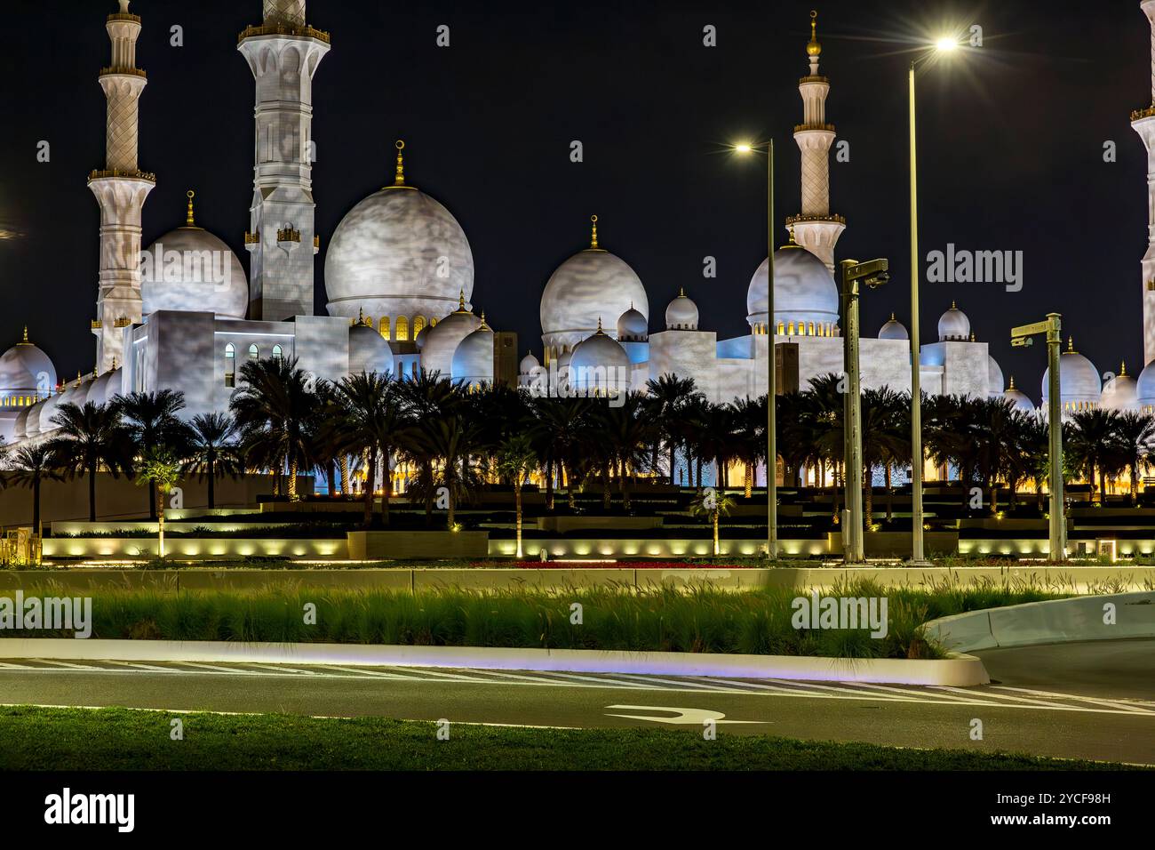 Sheikh Zayed Mosque, evening lighting, Grand Mosque, Abu Dhabi, United ...