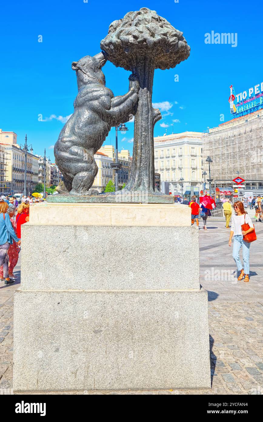 Landmark bear and the madrono tree hi-res stock photography and images ...