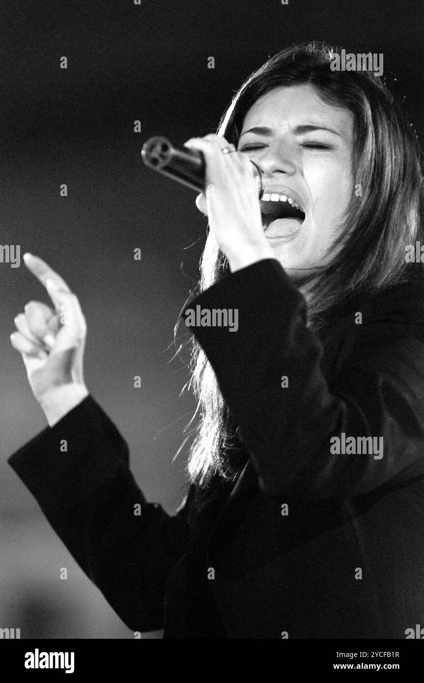 Laura pausini festivalbar 2001 hi-res stock photography and images - Alamy
