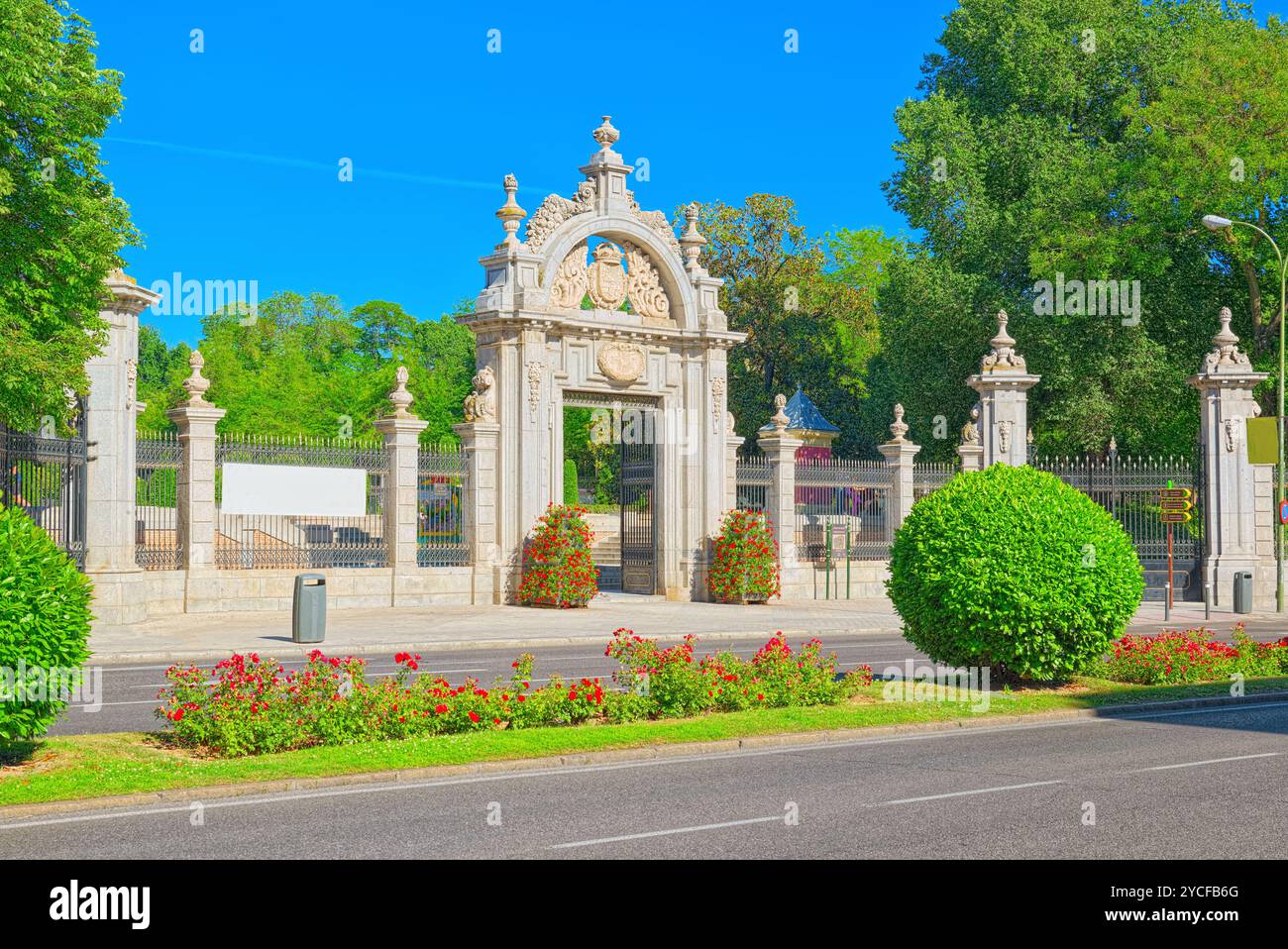 Main Gate in Buen Retiro Park (Parque de El Retiro)- most largest and ...