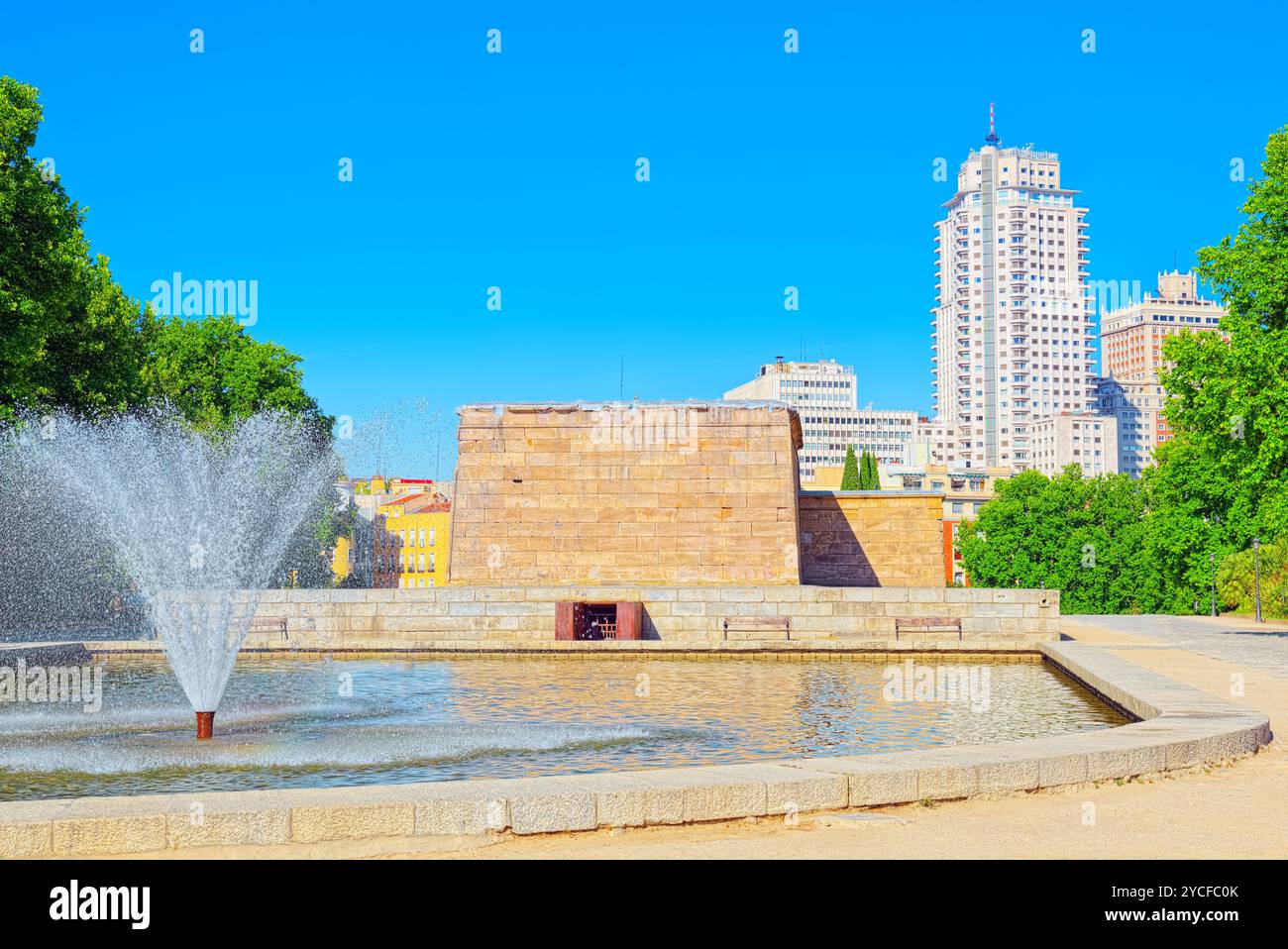 Rose Garden of Parque del Oeste(Mirador del Templo de Debod) a popular ...