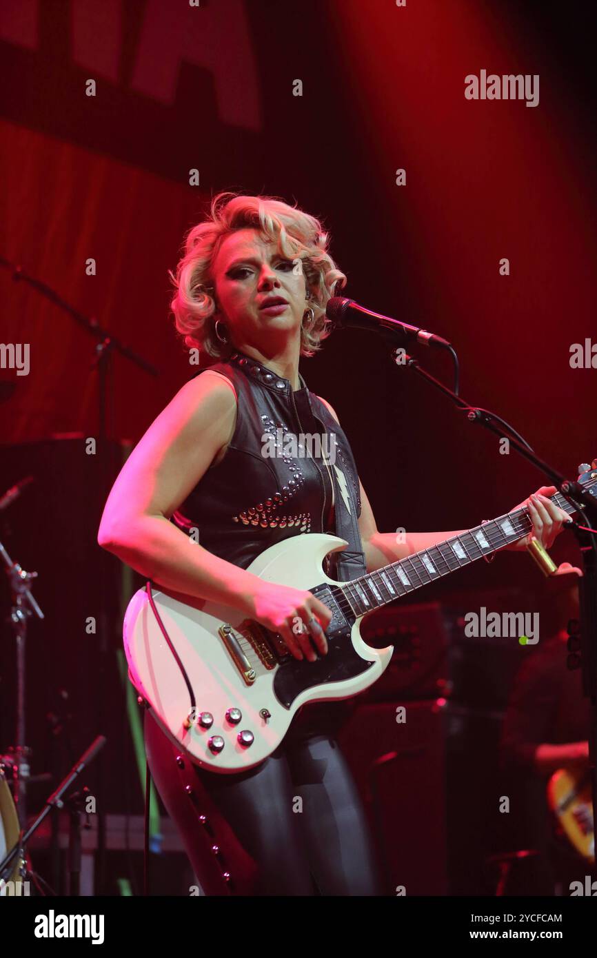 Samantha Fish bei einem Konzert im Hole 44 in Berlin, 22. Oktober 2024 ...