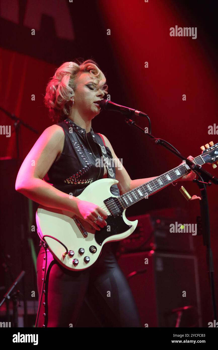 Samantha Fish bei einem Konzert im Hole 44 in Berlin, 22. Oktober 2024 ...