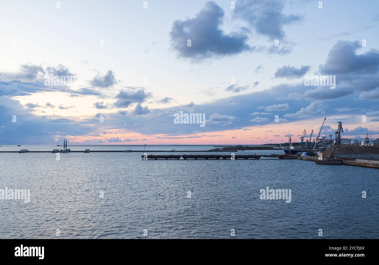 Import sea port hi-res stock photography and images - Alamy
