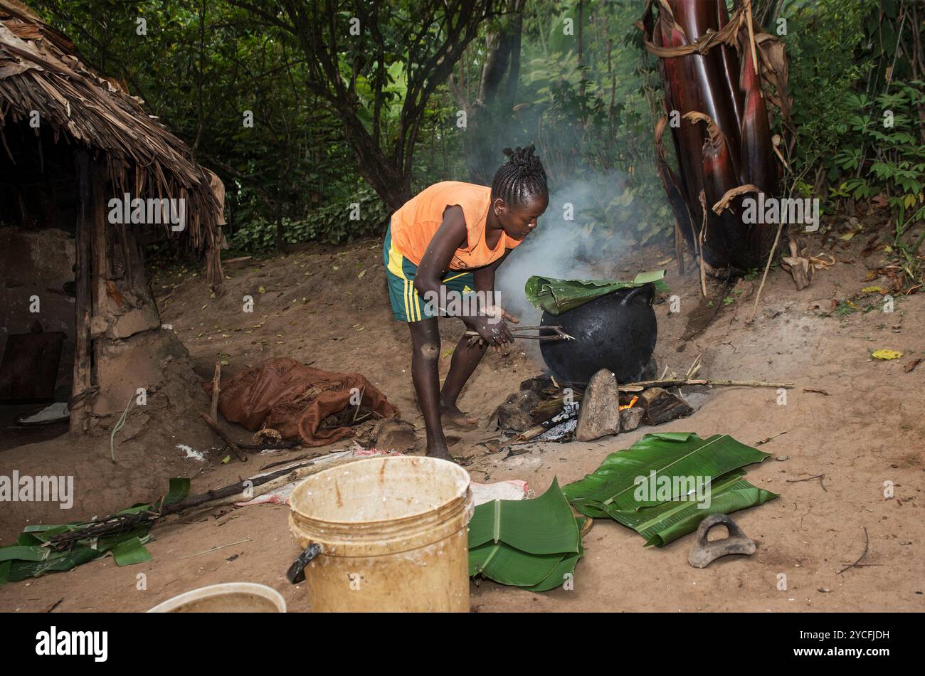 Woman cooking banana fire hi-res stock photography and images - Alamy