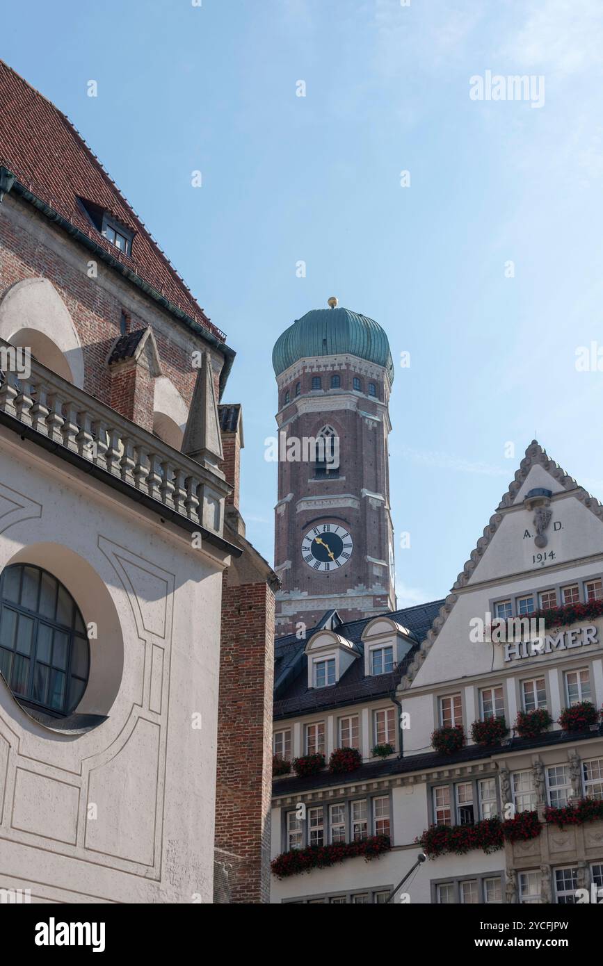 Munich Cathedral, onion dome of the Frauenkirche, in front of Hirmer ...