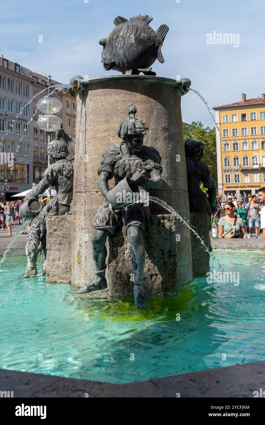 Fish fountain in town hi-res stock photography and images - Alamy