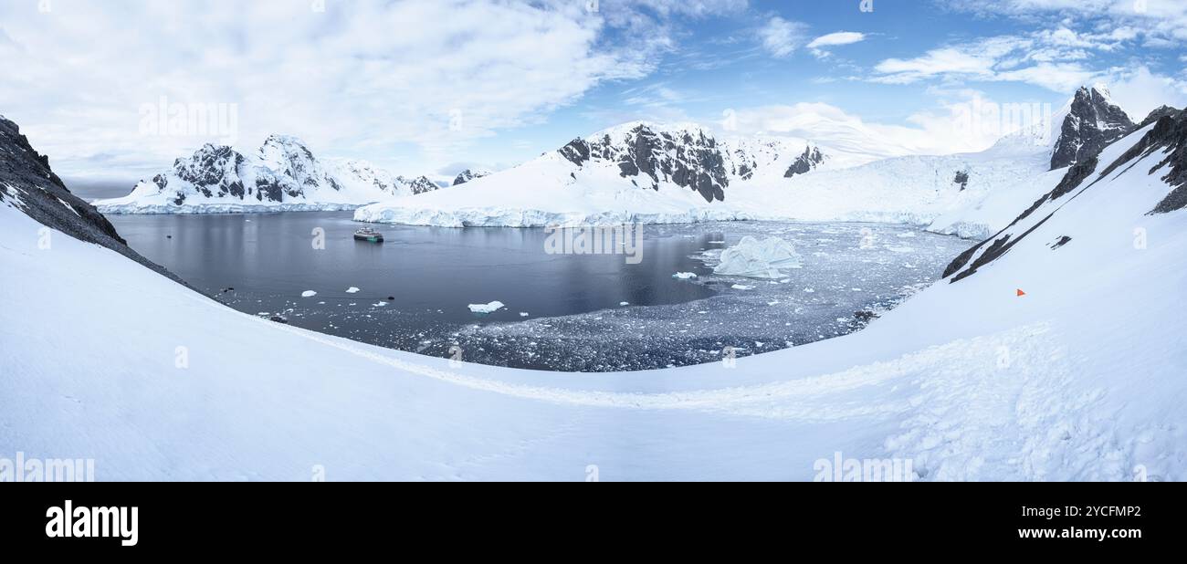 Antarctic coast. Börgen Bay, Antarctic Peninsula, Antarctica Stock ...